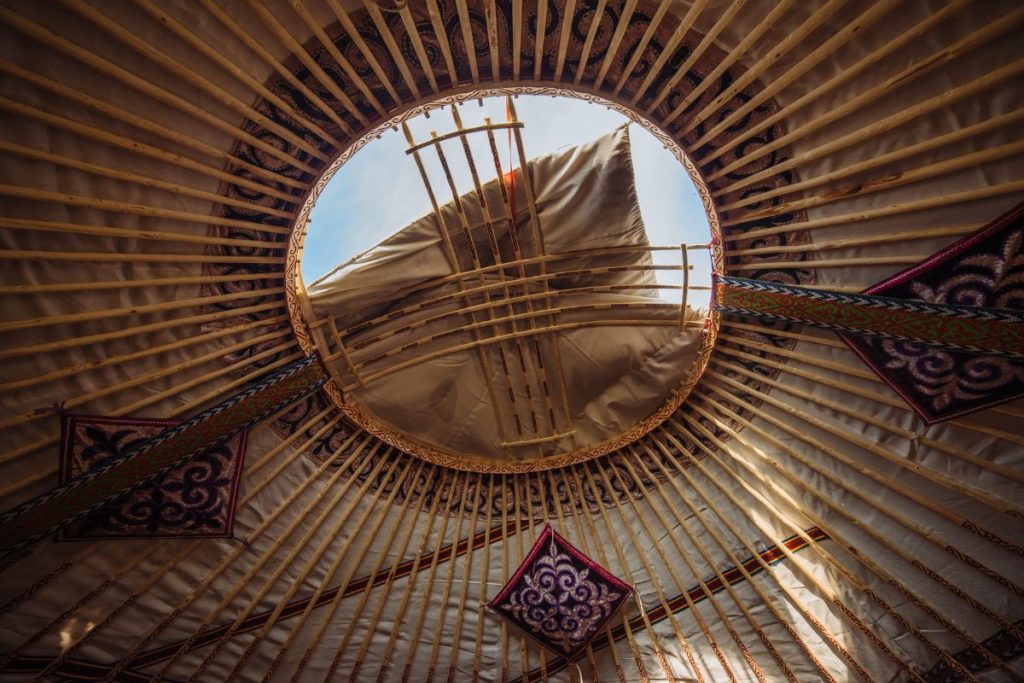Yourte : définition complète de cet habitat traditionnel devenu moderne ...